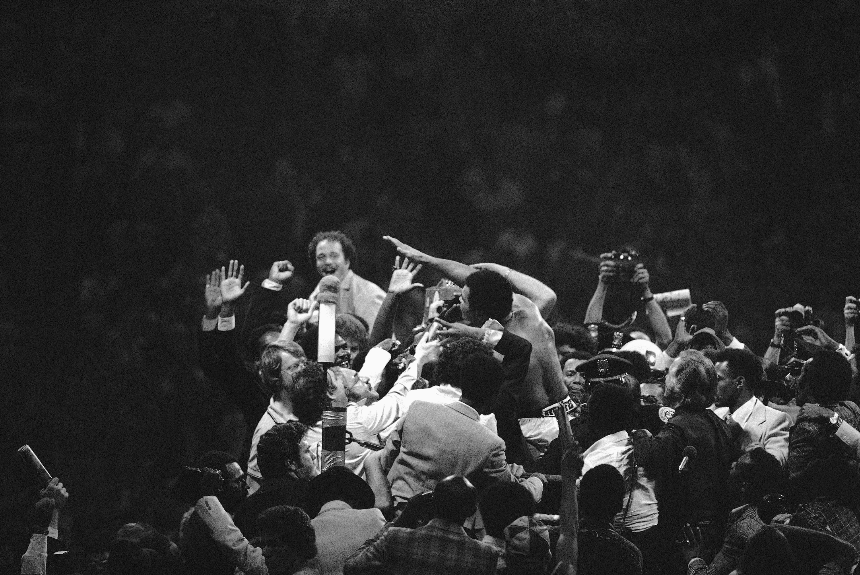 The day Muhammad Ali beat Leon Spinks in a 15-round rematch for a ...