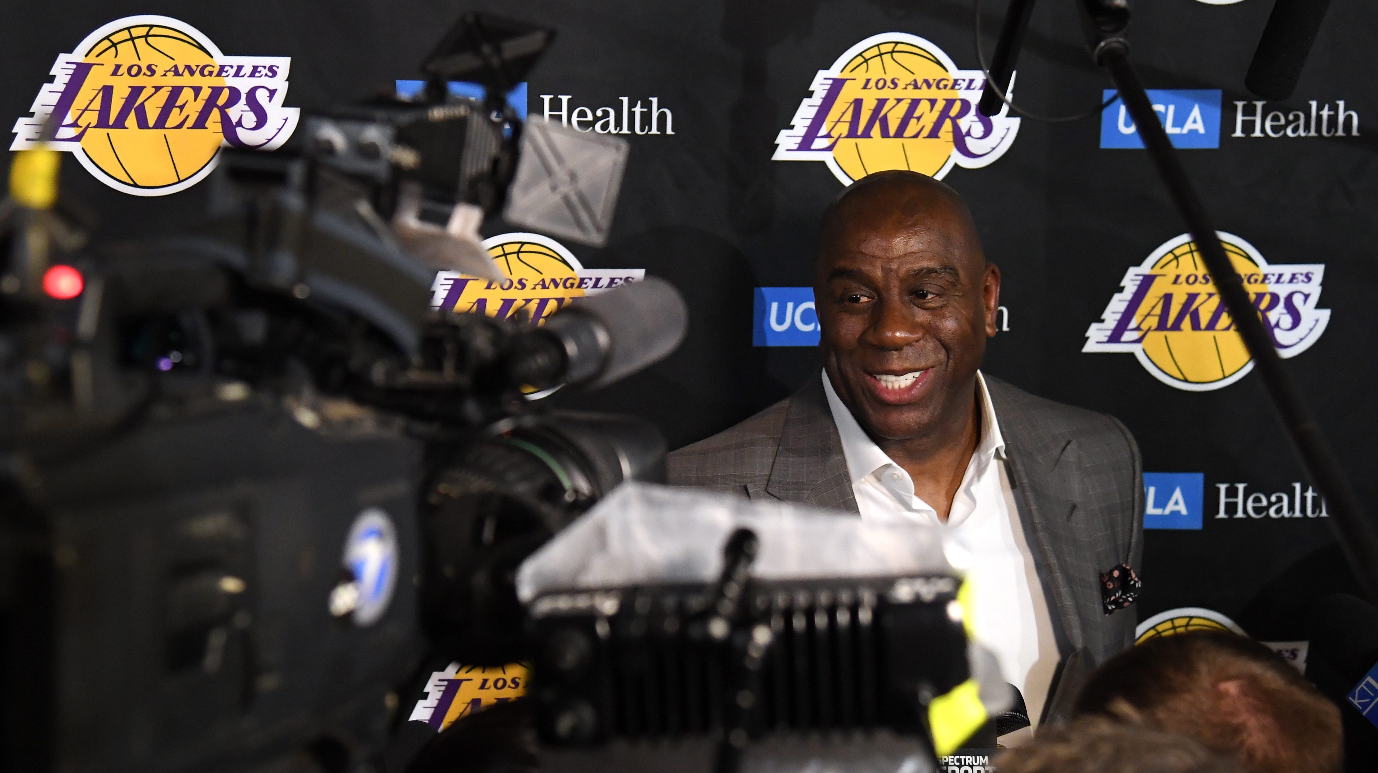 Magic Johnson's disappearing act isn't just the Lakers' loss - Andscape