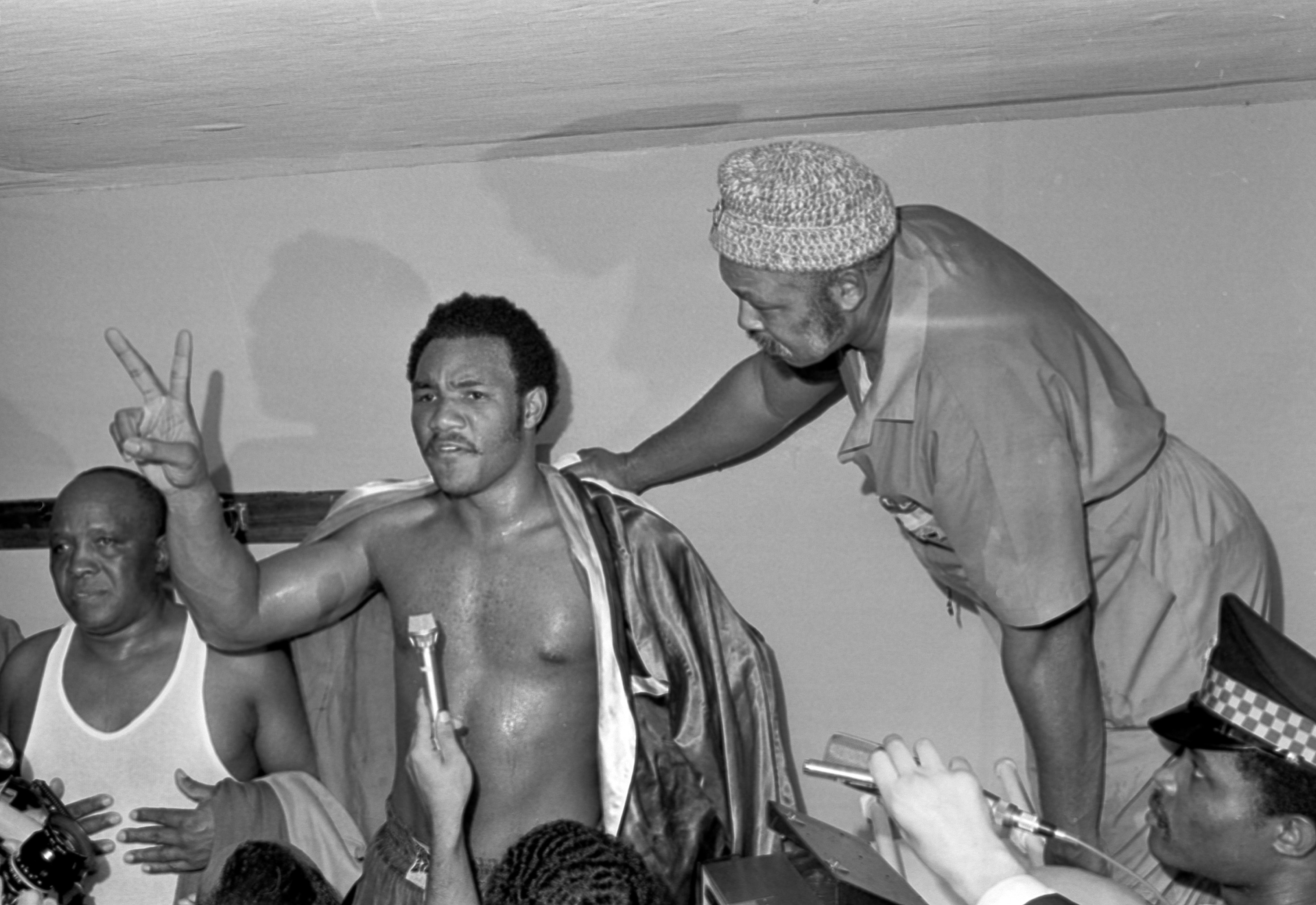 Foreman-Frazier at 50: Revisiting the shocking, iconic heavyweight ...