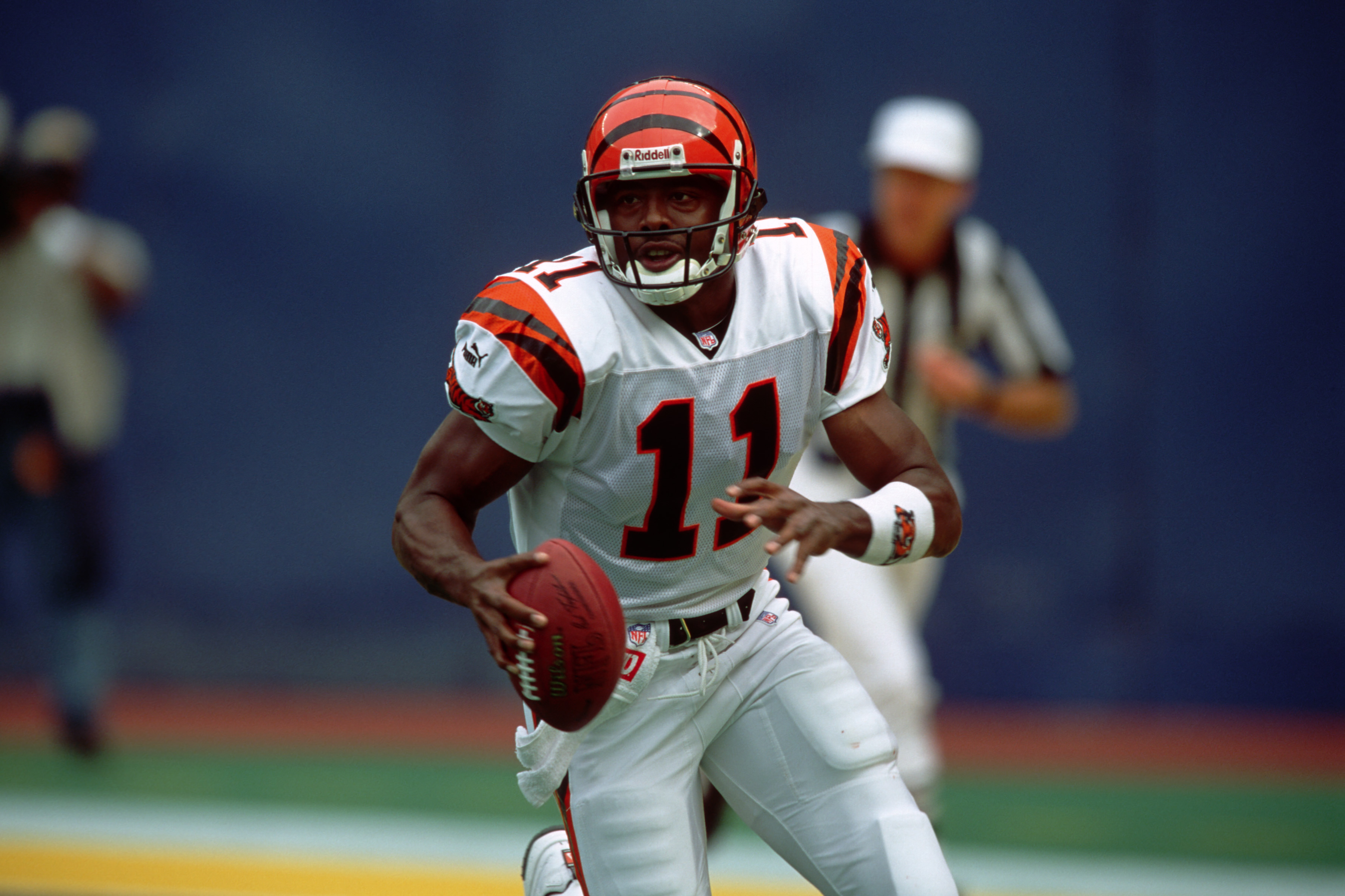 'The tools are all there': Akili Smith sees a special Black quarterback ...
