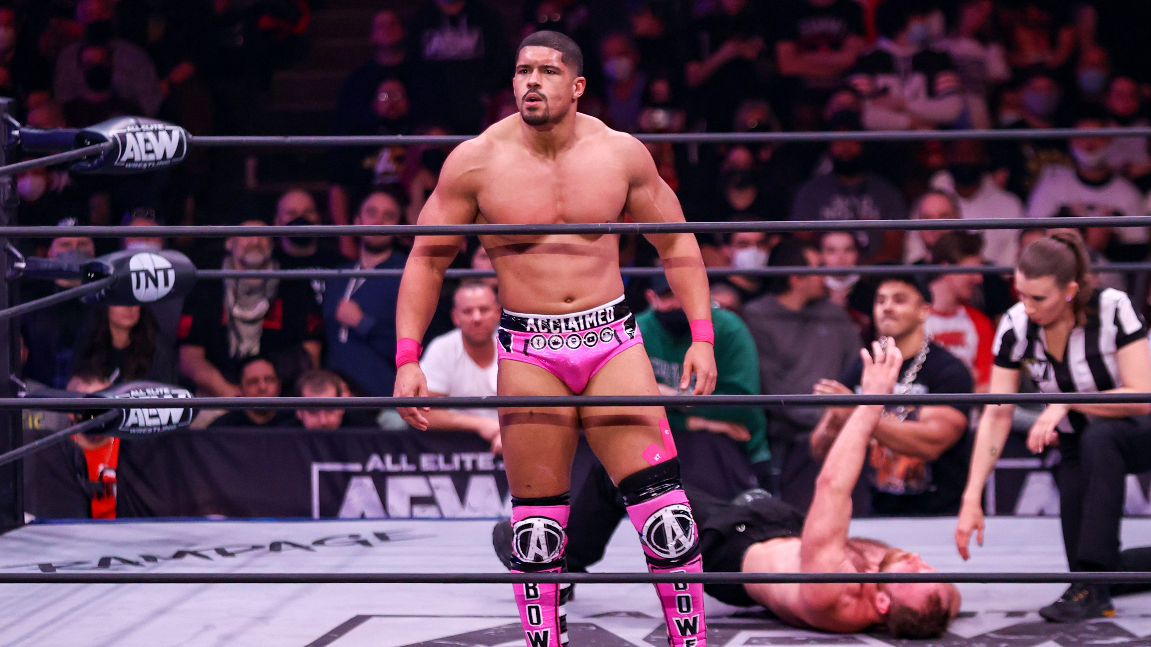 A crowd chanted 'He’s gay' at wrestler Anthony Bowens — and it was ...