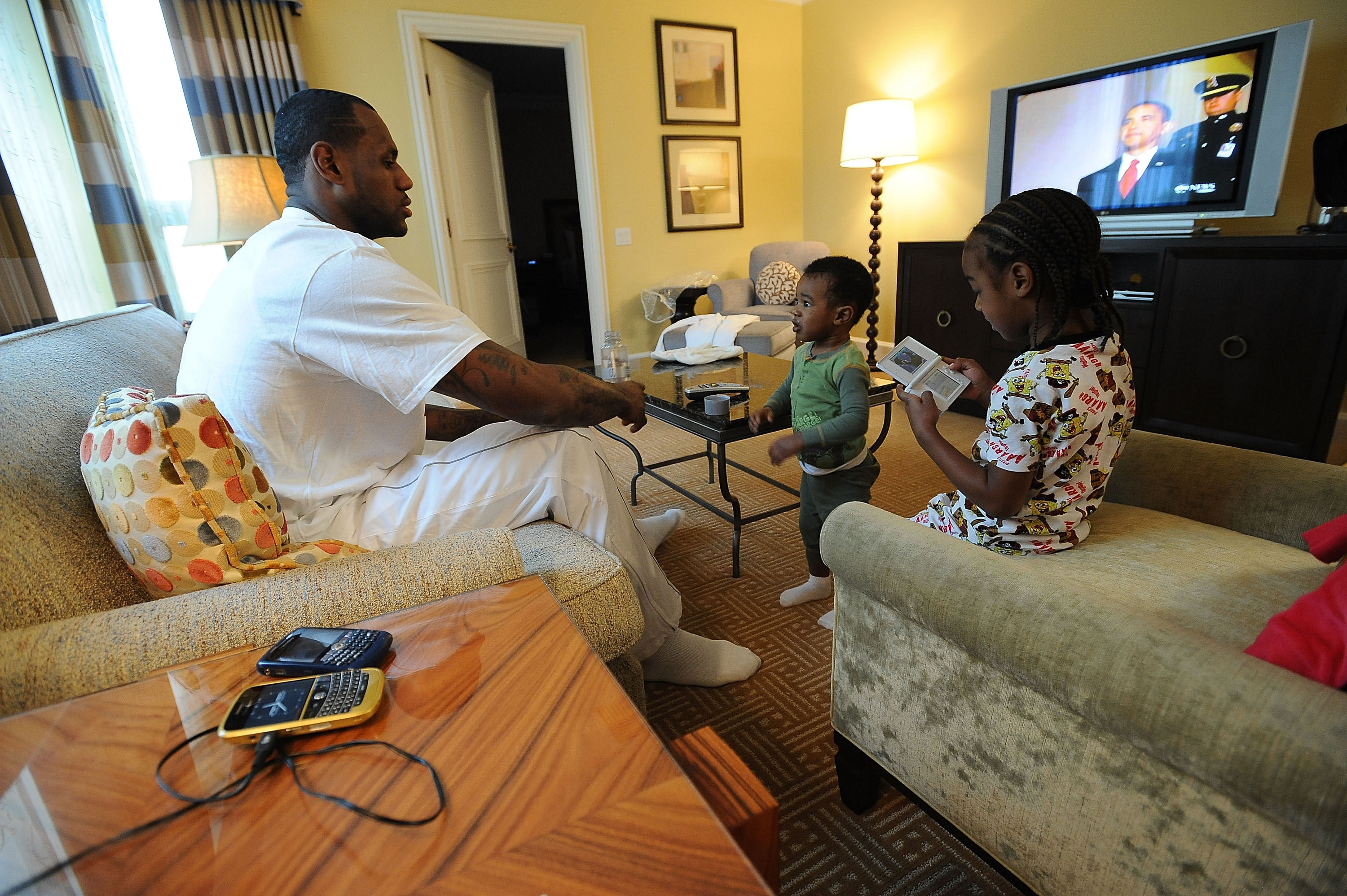 How LeBron James is smashing stereotypes around Black fatherhood - Andscape
