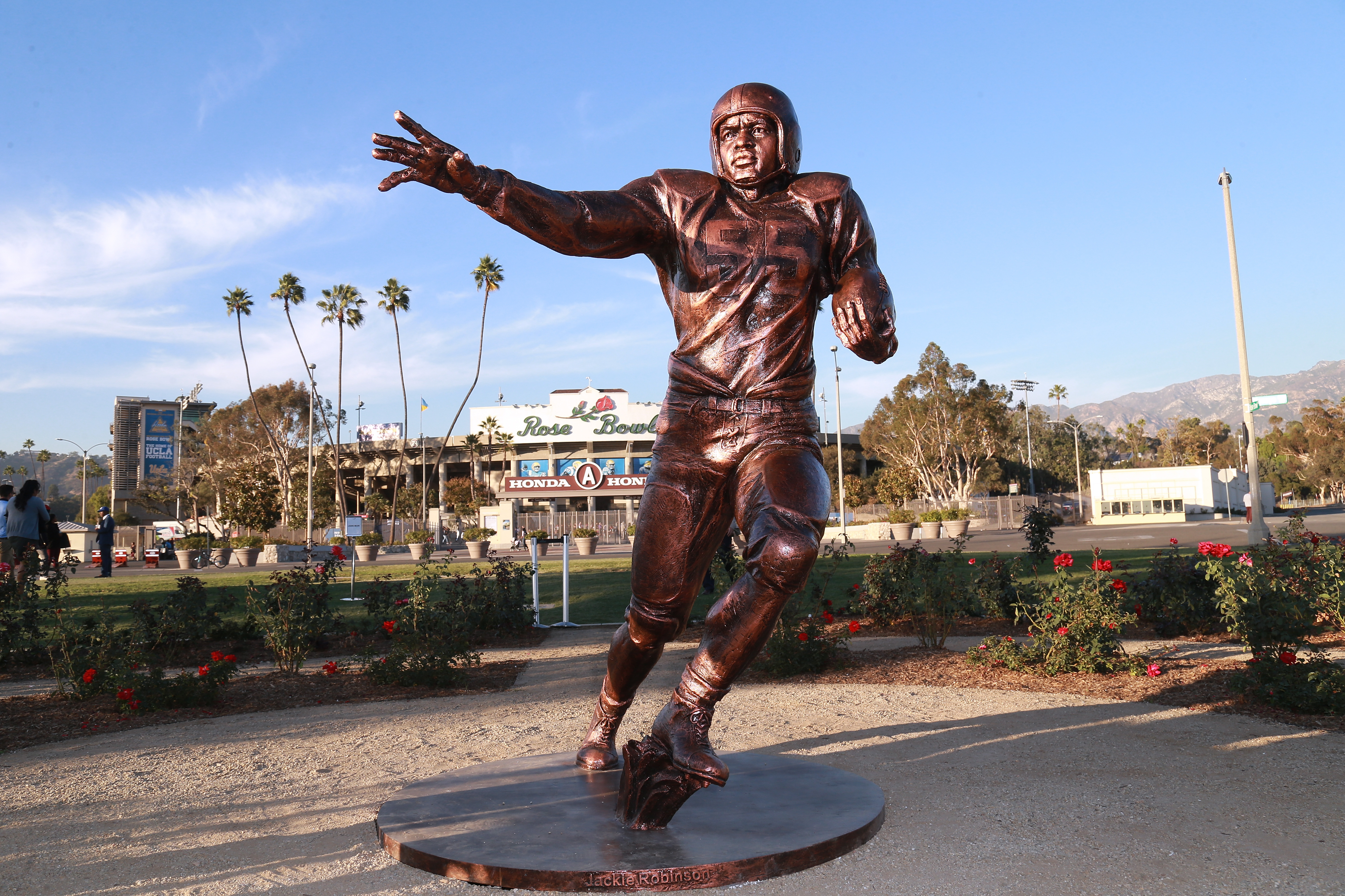 Stolen Jackie Robinson statue in Kansas leaves baseball community ...