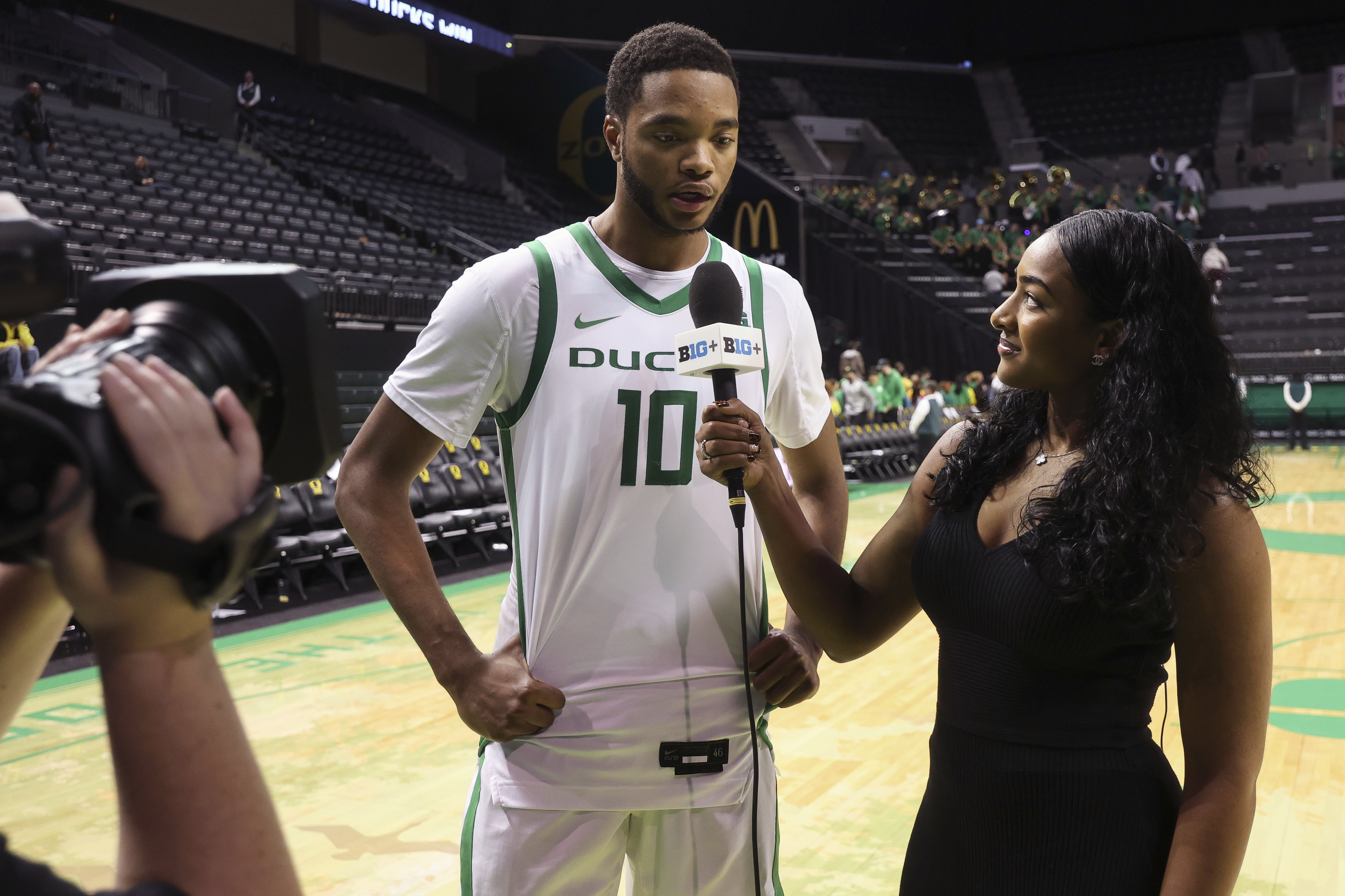 Oregon Ducks' Deja Kelly chasing hoop and broadcasting dreams - Andscape